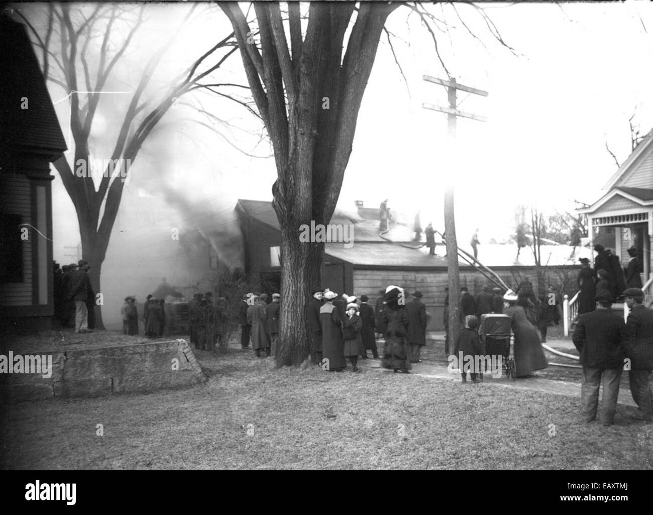 Barn fire in residential neighborhood (1 Stock Photo - Alamy