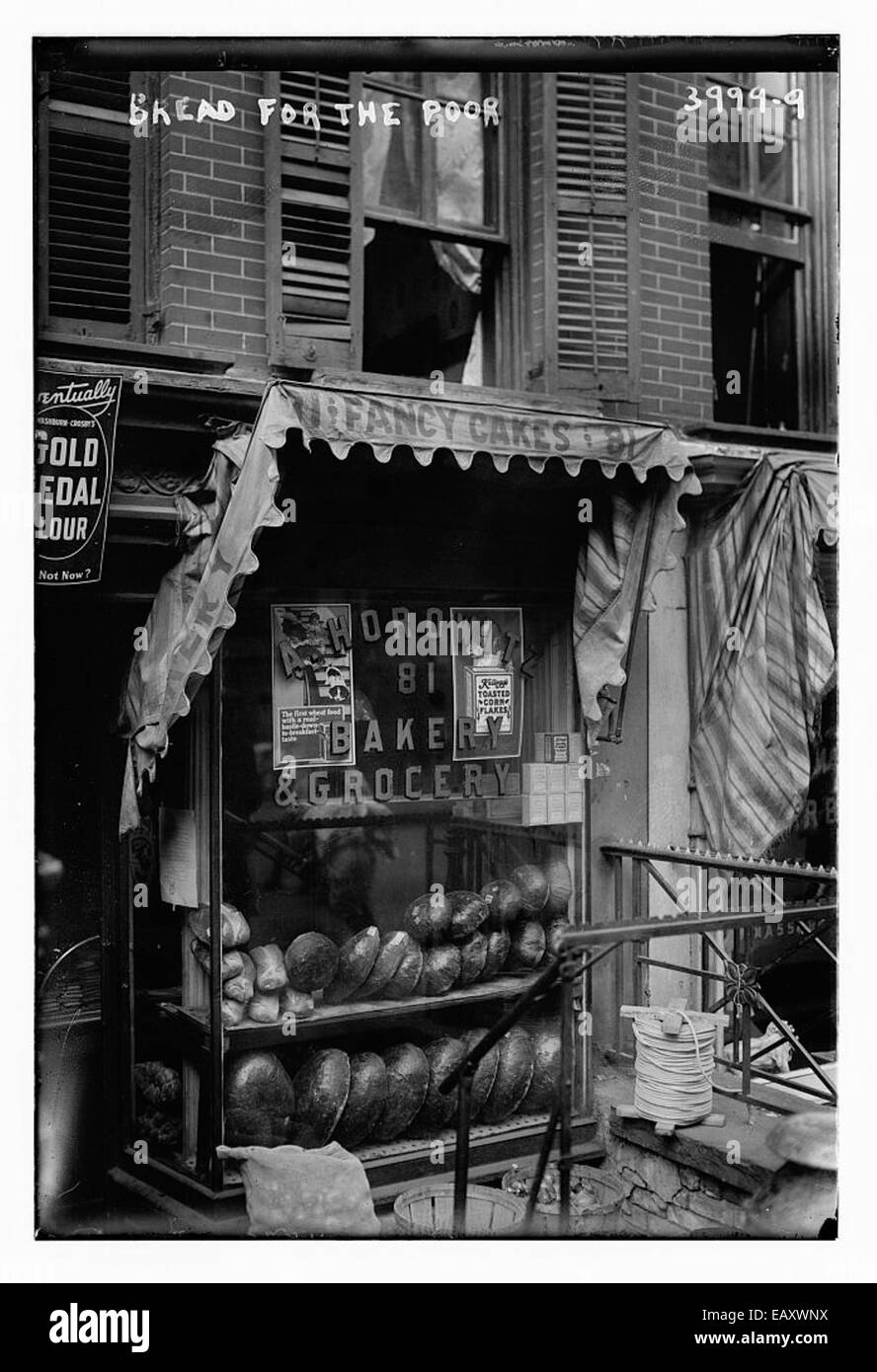 Bread for the poor hi-res stock photography and images - Alamy