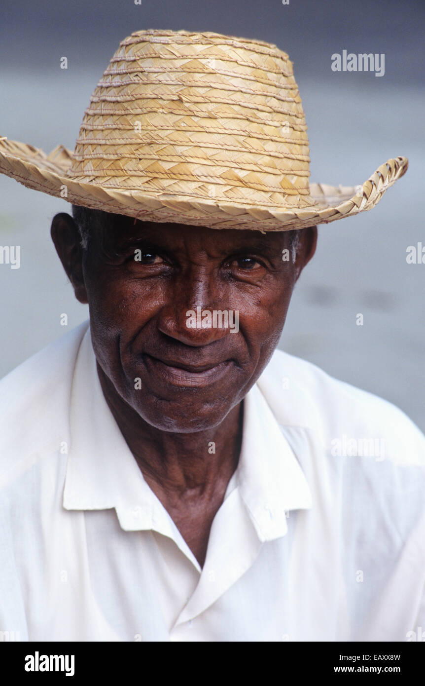 Cuban gentleman hi-res stock photography and images - Alamy