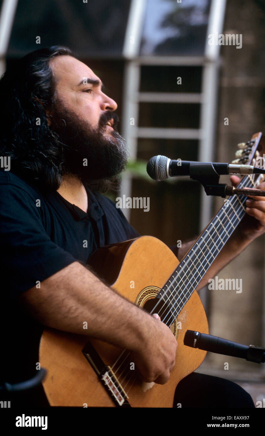 Cubas popular poet musician hi-res stock photography and images - Alamy