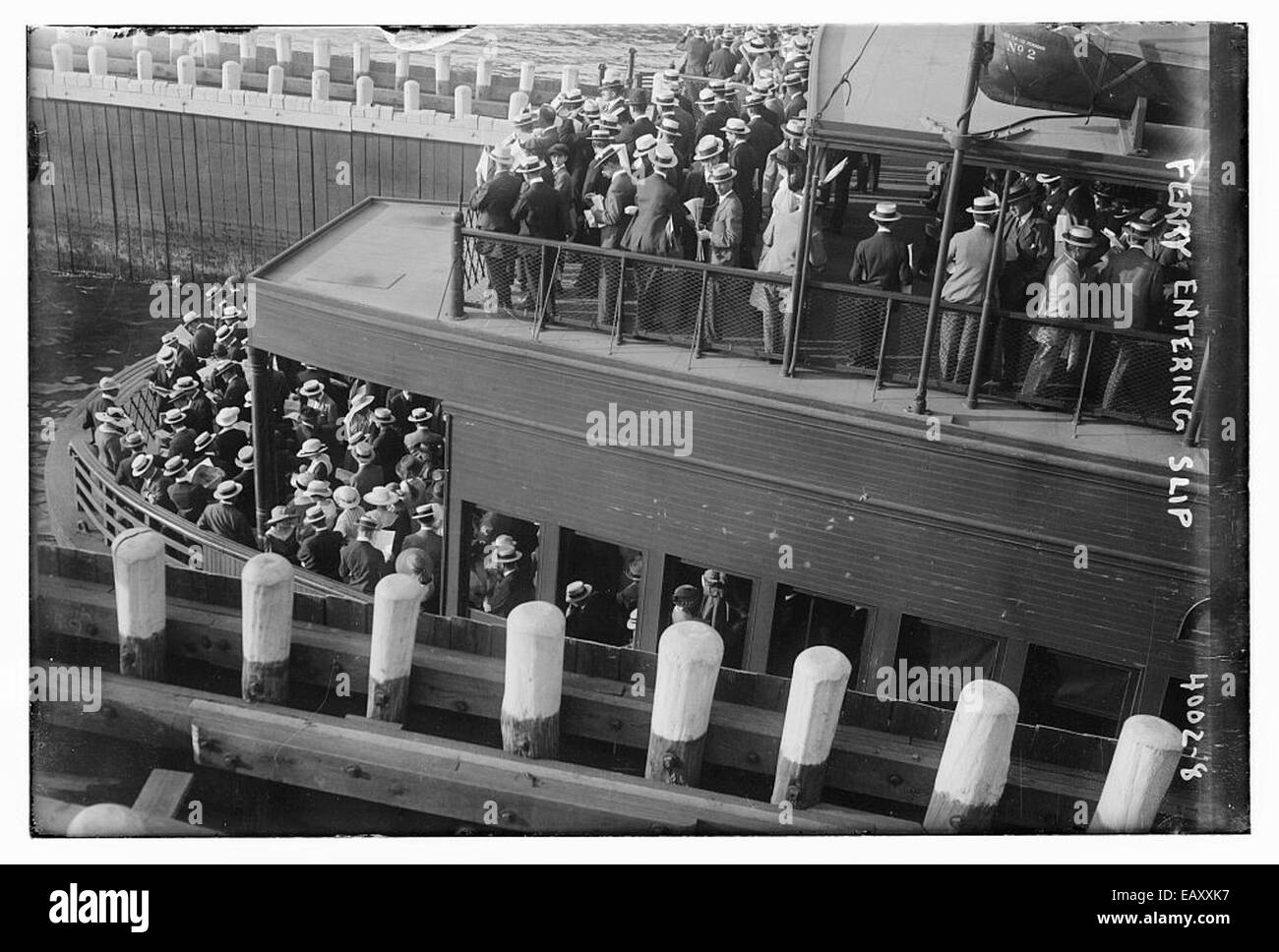 Ferry slip hi-res stock photography and images - Alamy