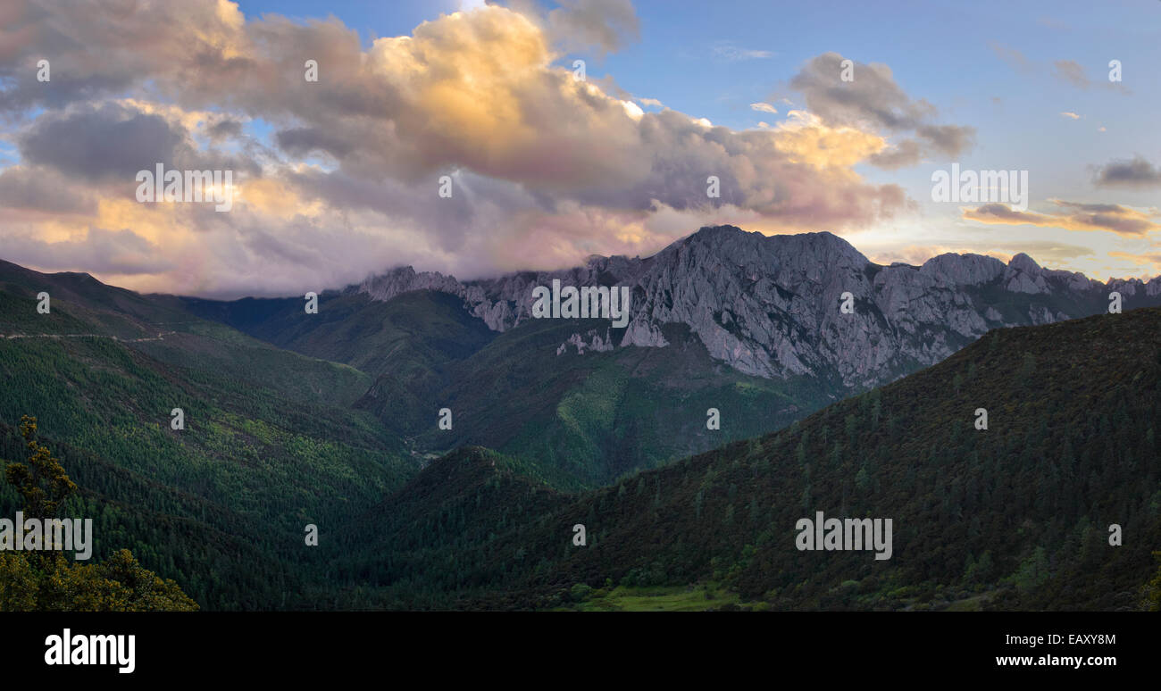 Rocky peaks of the eastern Tibetan plateau, Yunnan province, China ...