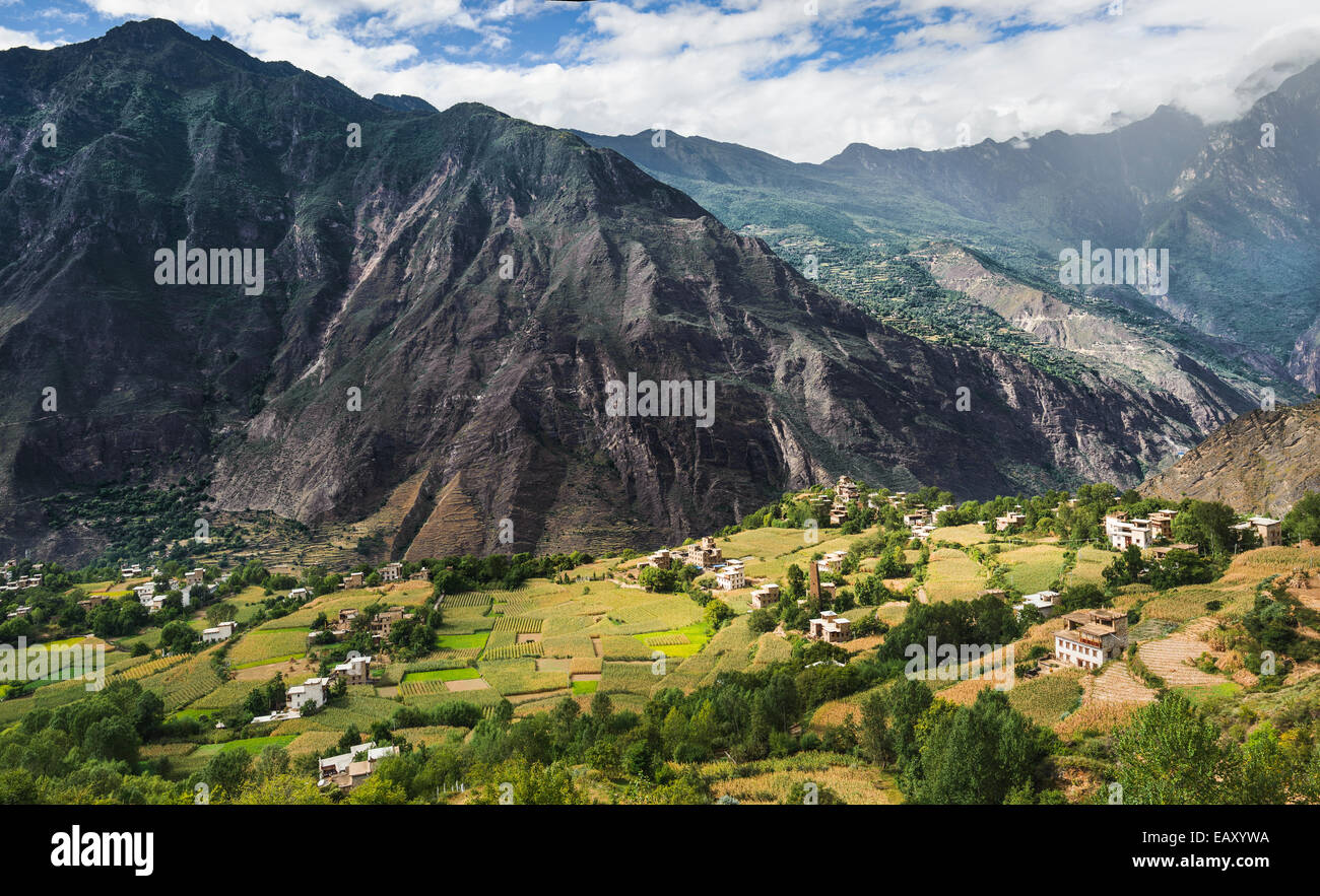 Tibetan village of Danba, Sichuan Province, China Stock Photo - Alamy