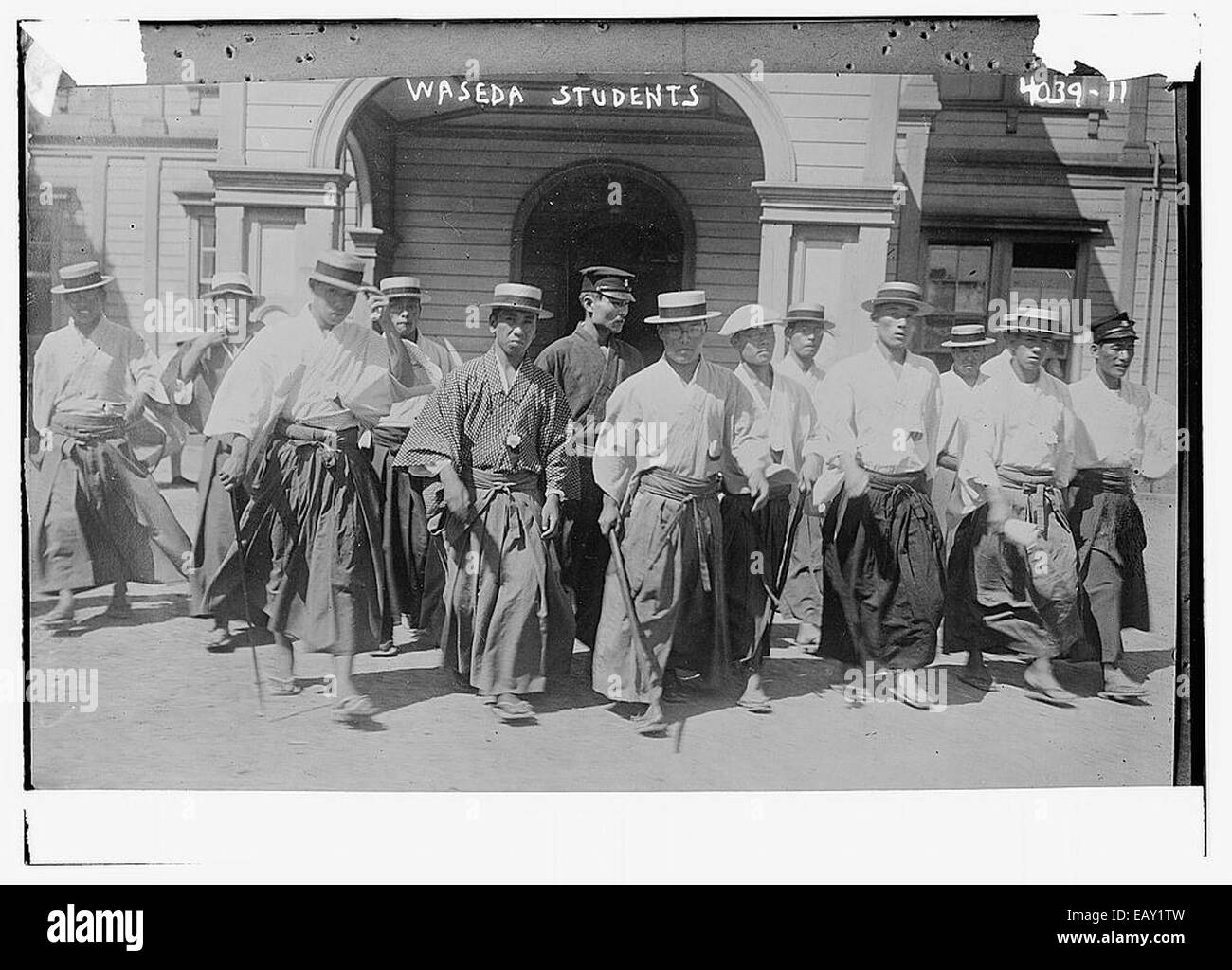 This photograph features a group of students from Waseda University in ...