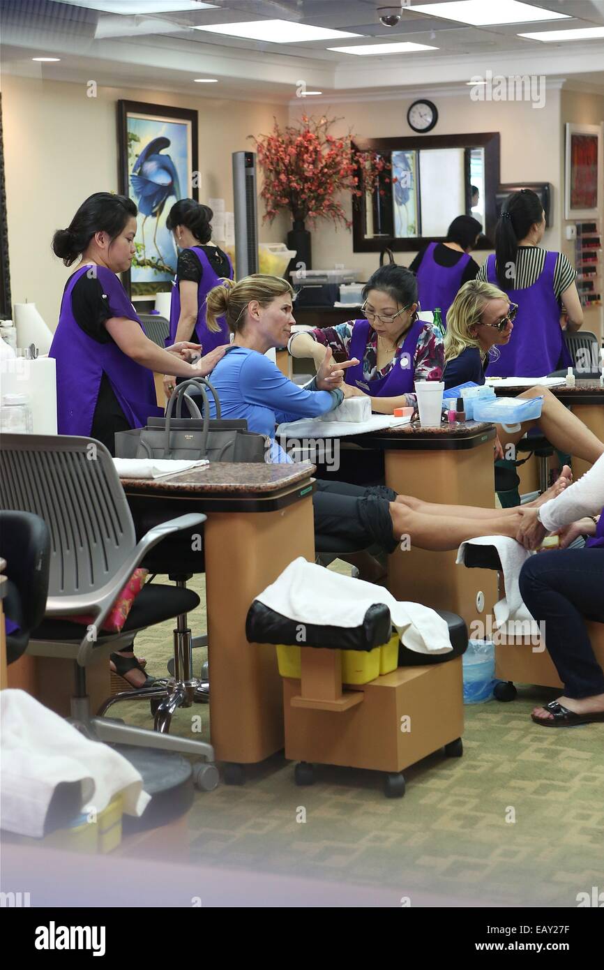 Lori Loughlin Gets her nails done in Beverly Hills and enjoys the ...