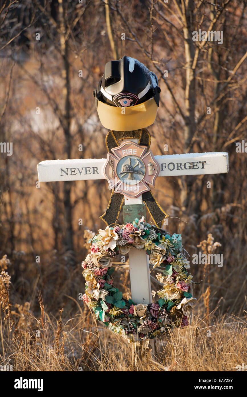 Roadside memorial hi-res stock photography and images - Alamy