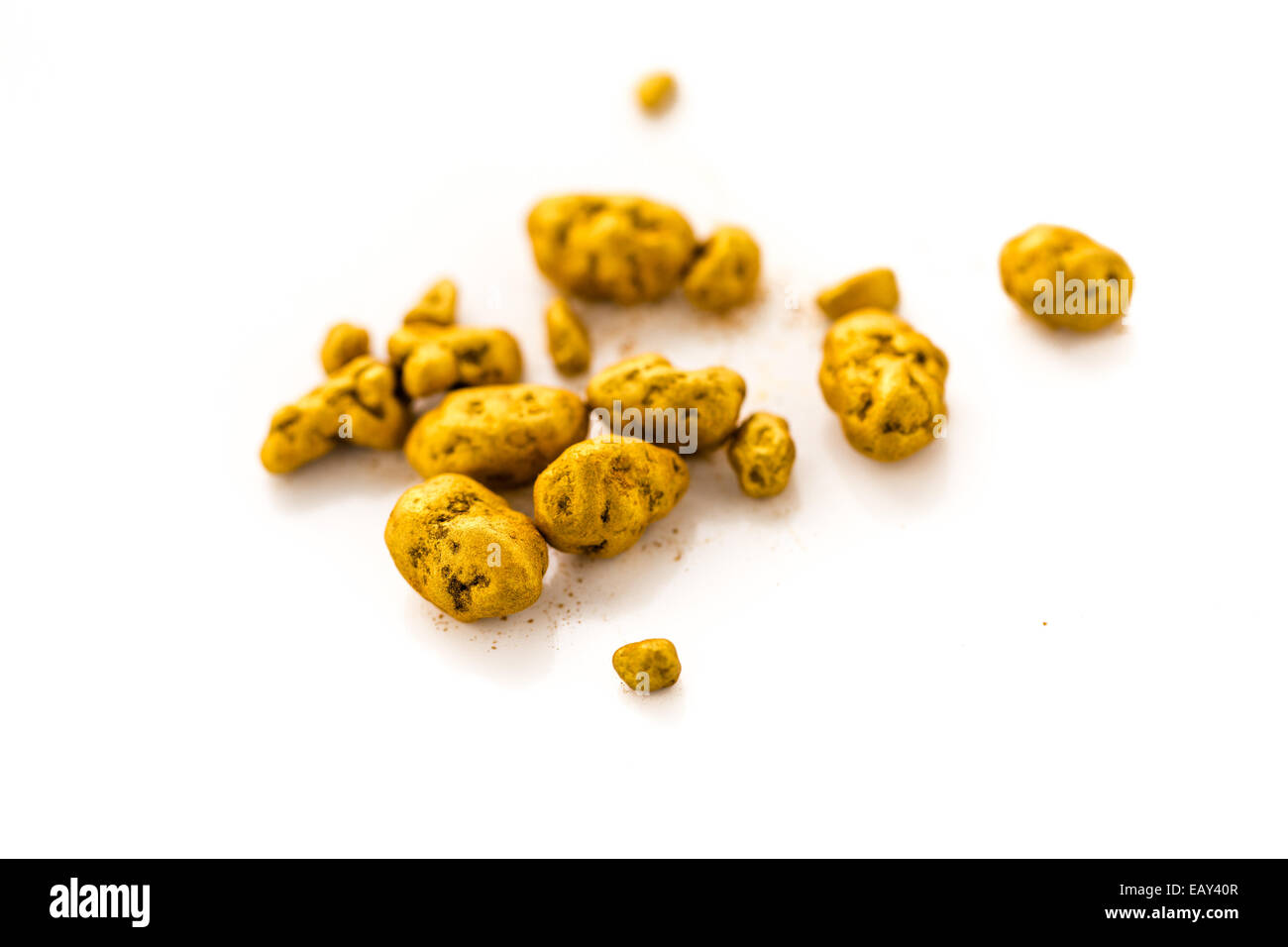Chocolate covered cocoa beans in gold dust Stock Photo - Alamy