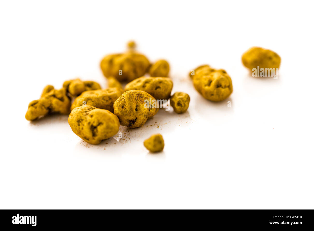 Chocolate covered cocoa beans in gold dust Stock Photo - Alamy