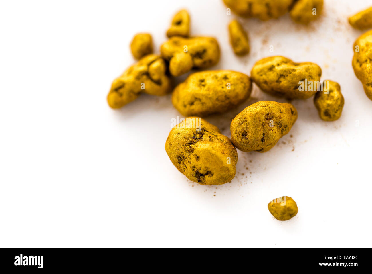 Chocolate covered cocoa beans in gold dust Stock Photo - Alamy