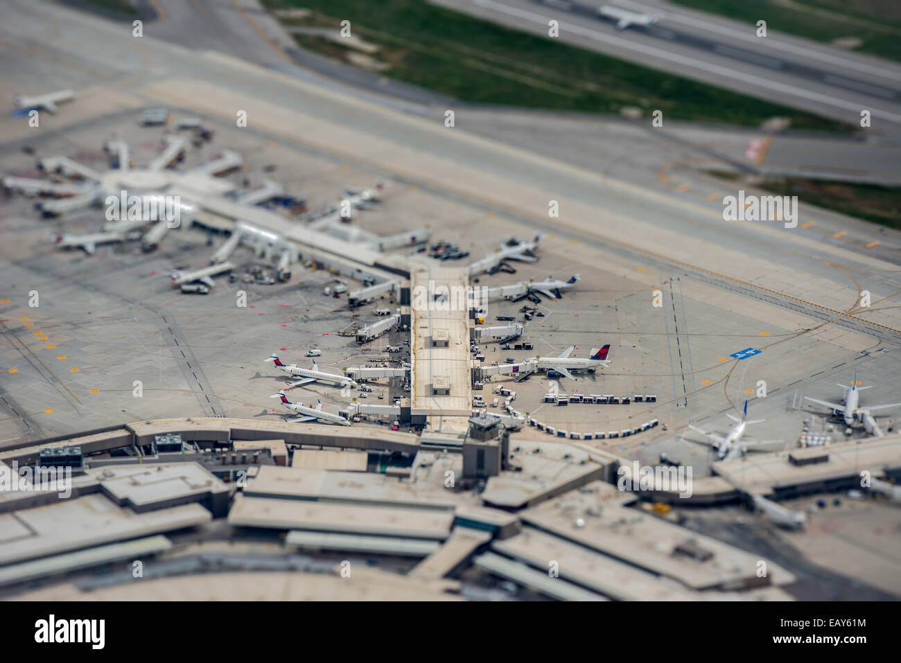 Aerial airport planes hi-res stock photography and images - Alamy