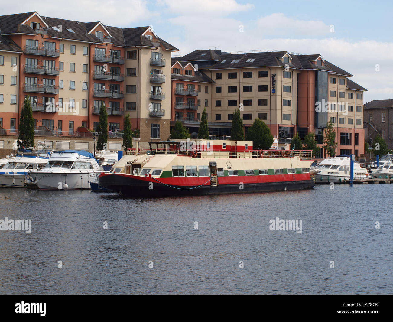 Barge waterway lock cruising river hi-res stock photography and images ...