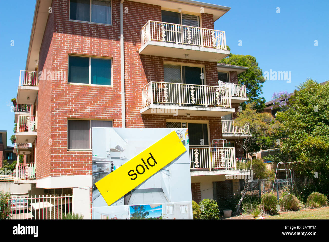 Multi dwelling unit hi-res stock photography and images - Alamy