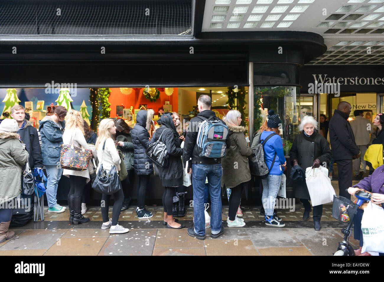 Bookshop queue hi-res stock photography and images - Alamy