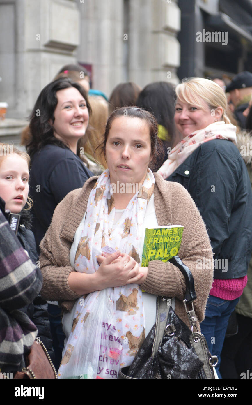 Bookshop queue hi-res stock photography and images - Alamy