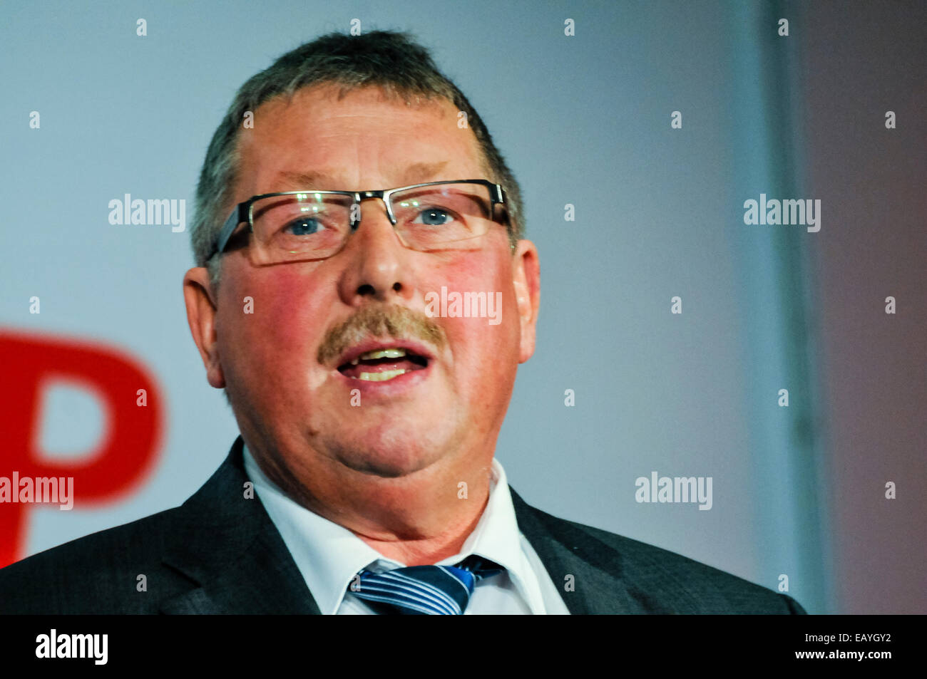Sammy wilson mp speaking hi-res stock photography and images - Alamy