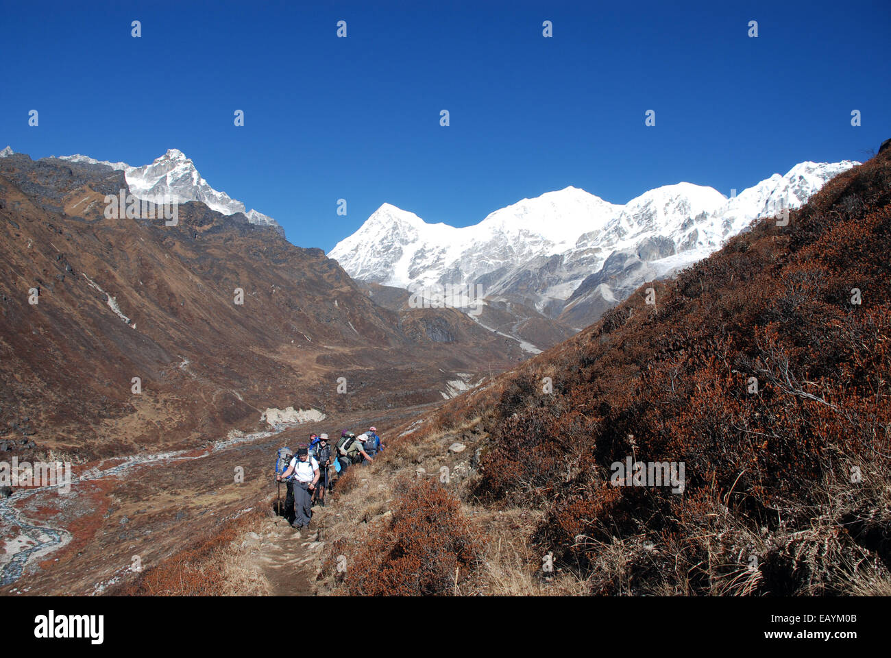 Walking the himalayas hi-res stock photography and images - Alamy