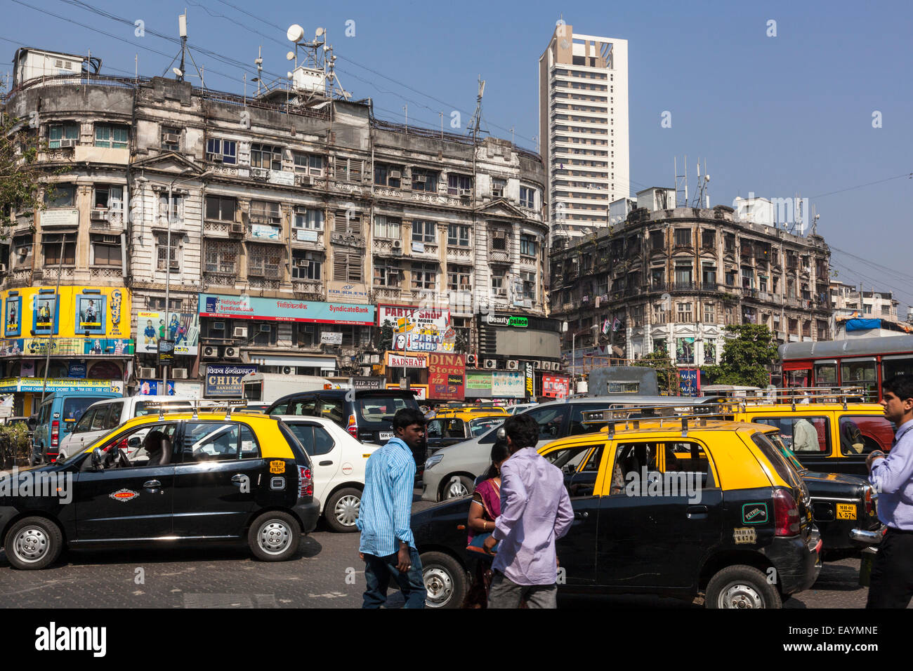 Traffic at a mumbai intersection, India Stock Photo - Alamy