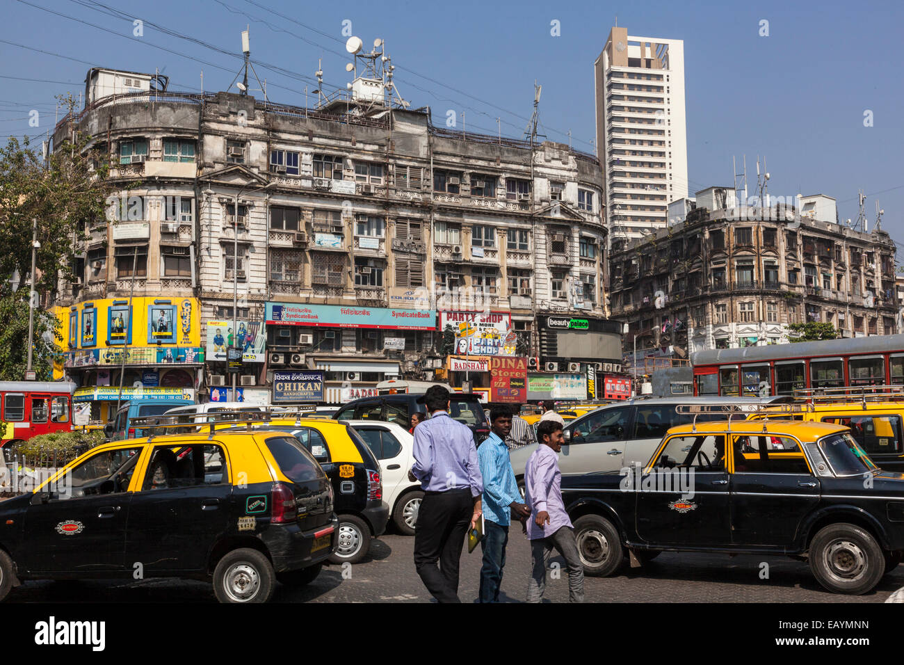 Traffic at a mumbai intersection, India Stock Photo - Alamy