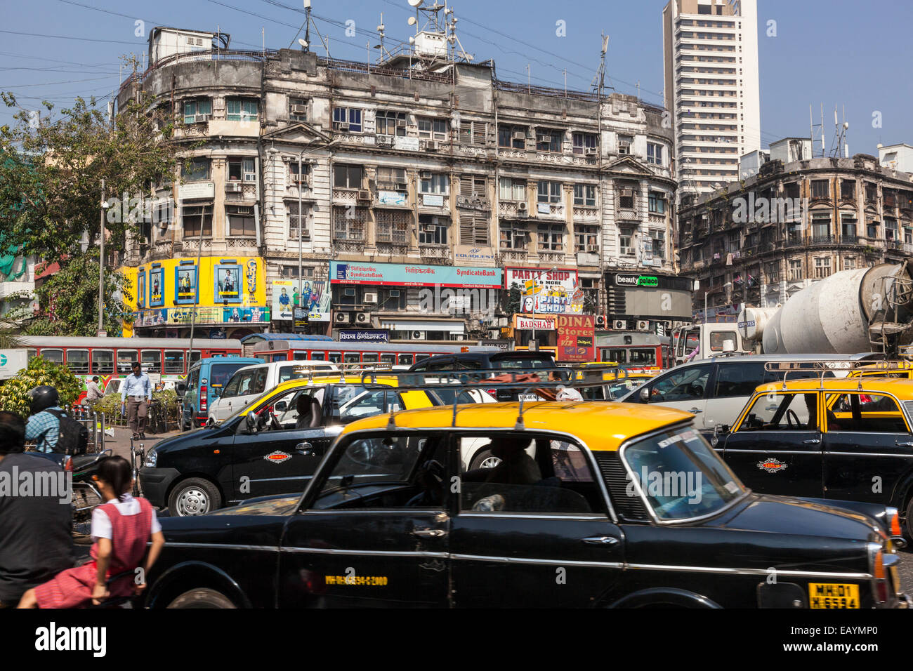 Traffic at a mumbai intersection, India Stock Photo - Alamy