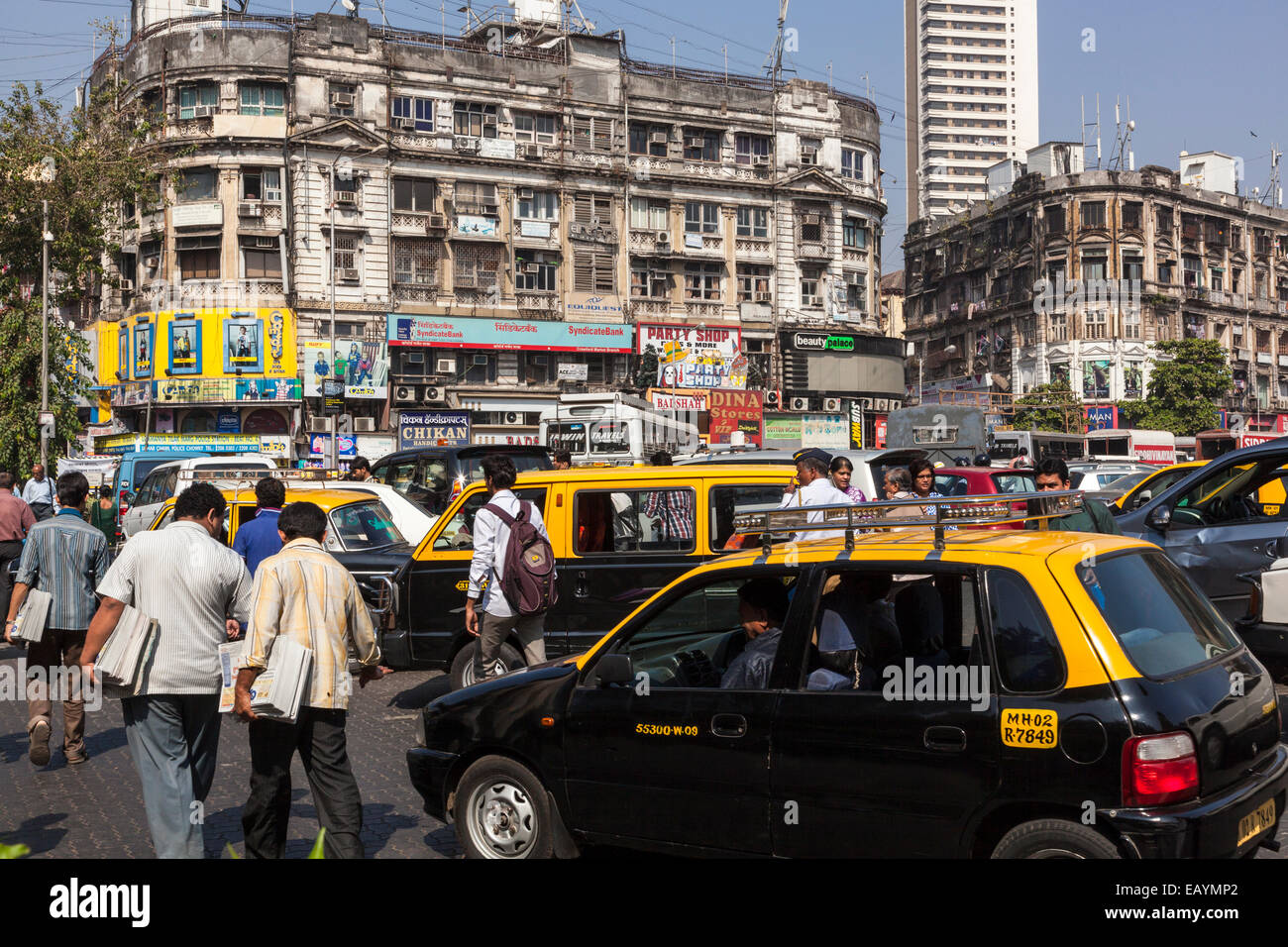 Traffic at a mumbai intersection, India Stock Photo - Alamy