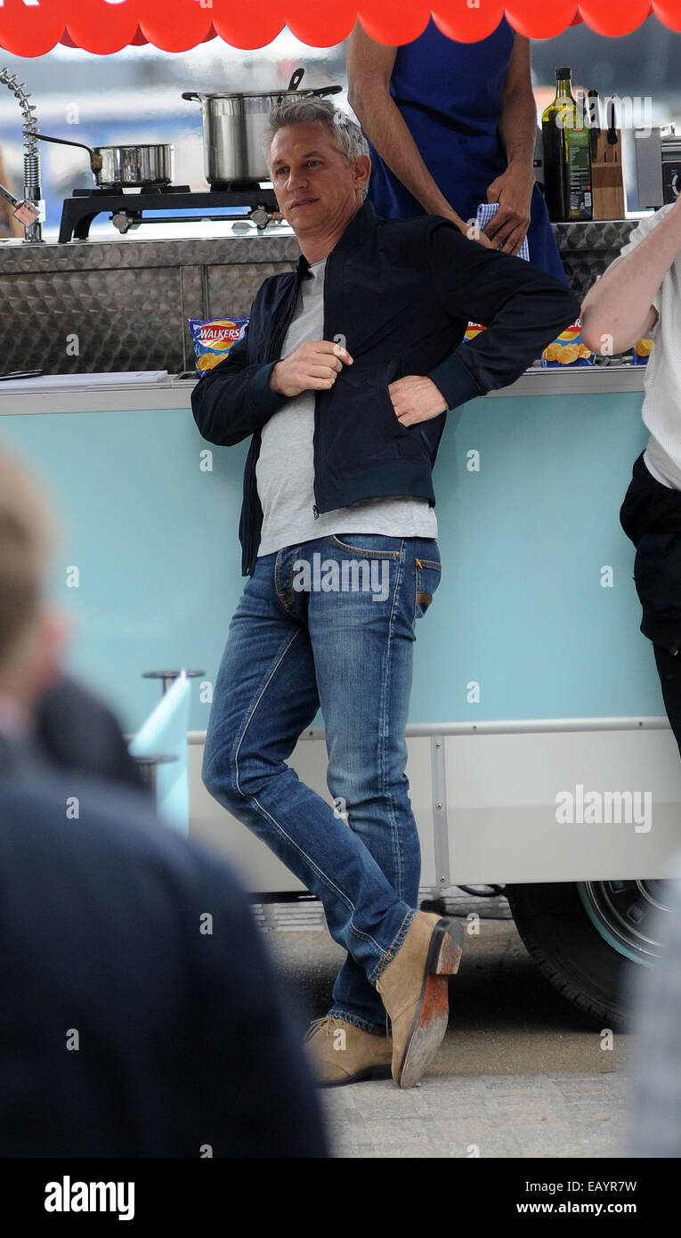 Gary Lineker pictured filming new Walkers Ad on the South Bank ...