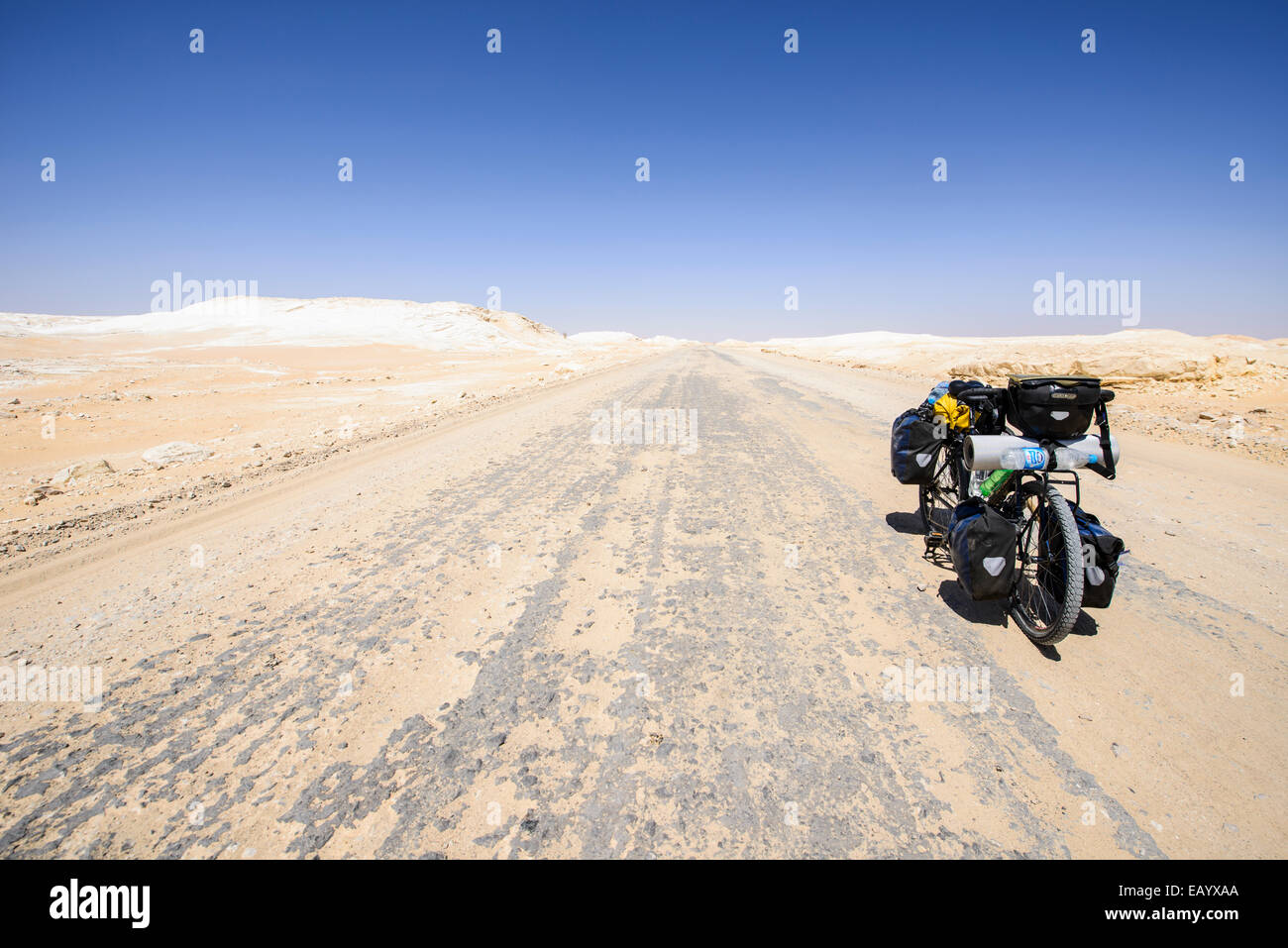 Highway in desert egypt hi-res stock photography and images - Alamy