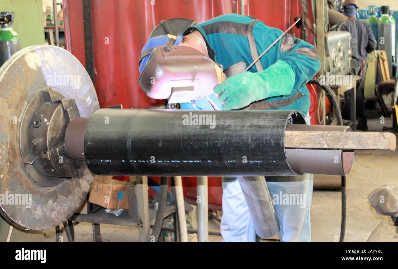 welder welding tig process Stock Photo - Alamy