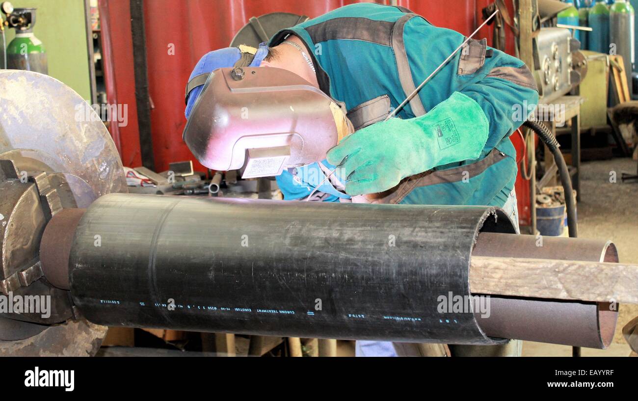 welder welding tig process Stock Photo - Alamy
