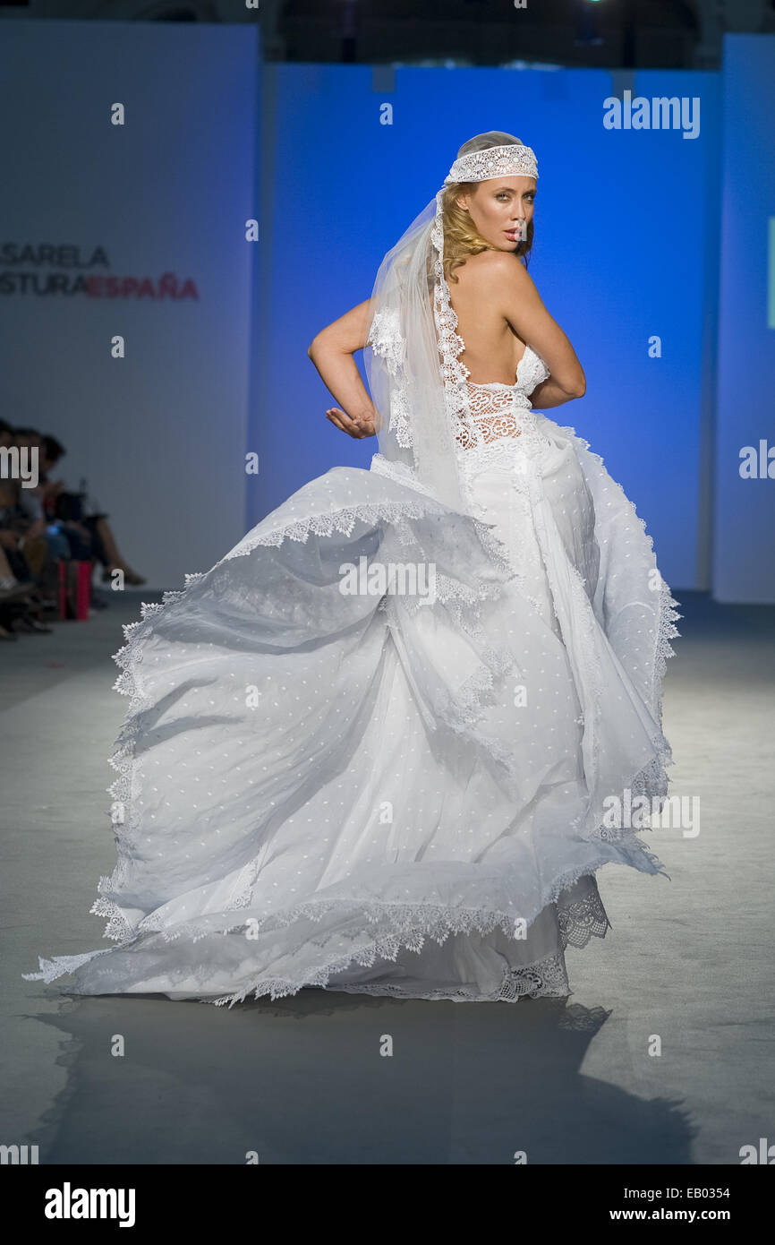 Spanish model Elisabeth Reyes in 'Costura Espana' Fashion Show ...