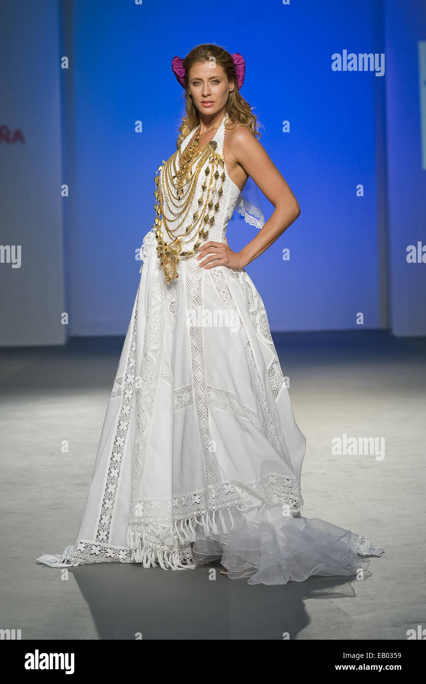 Spanish model Elisabeth Reyes in 'Costura Espana' Fashion Show ...