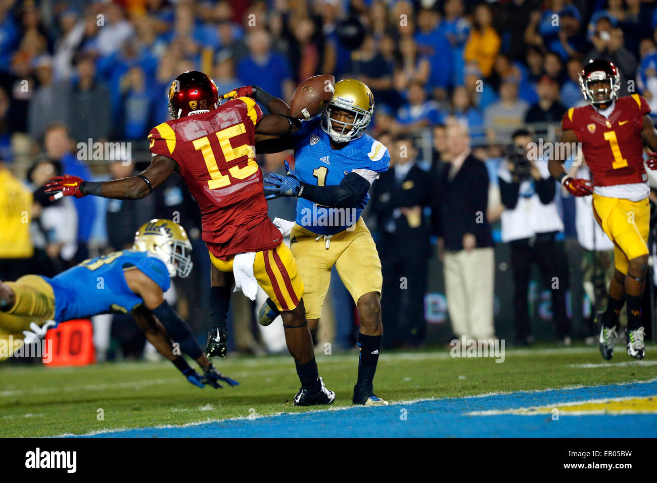 November 22, 2014 USC Trojans wide receiver Nelson Agholor #15 attempts ...