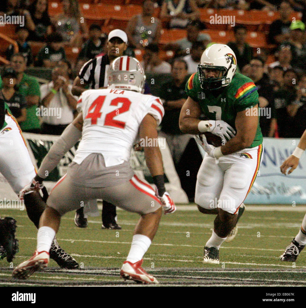 November 22, 2014 - Hawaii Rainbow Warriors running back Joey Iosefa #7 ...