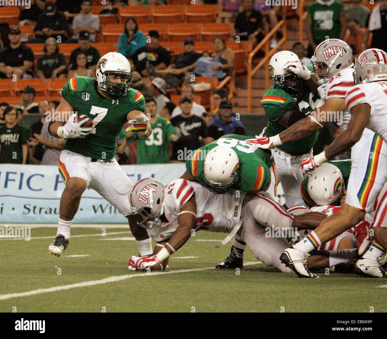 November 22, 2014 - Hawaii Rainbow Warriors running back Joey Iosefa #7 ...