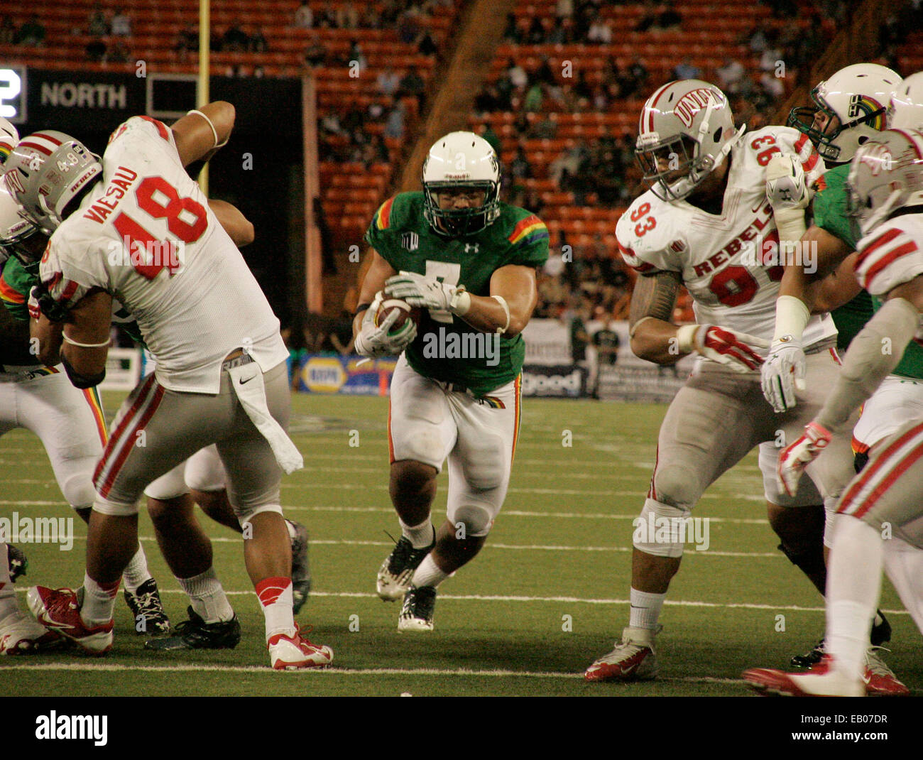 November 22, 2014 - Hawaii Rainbow Warriors running back Joey Iosefa #7 ...
