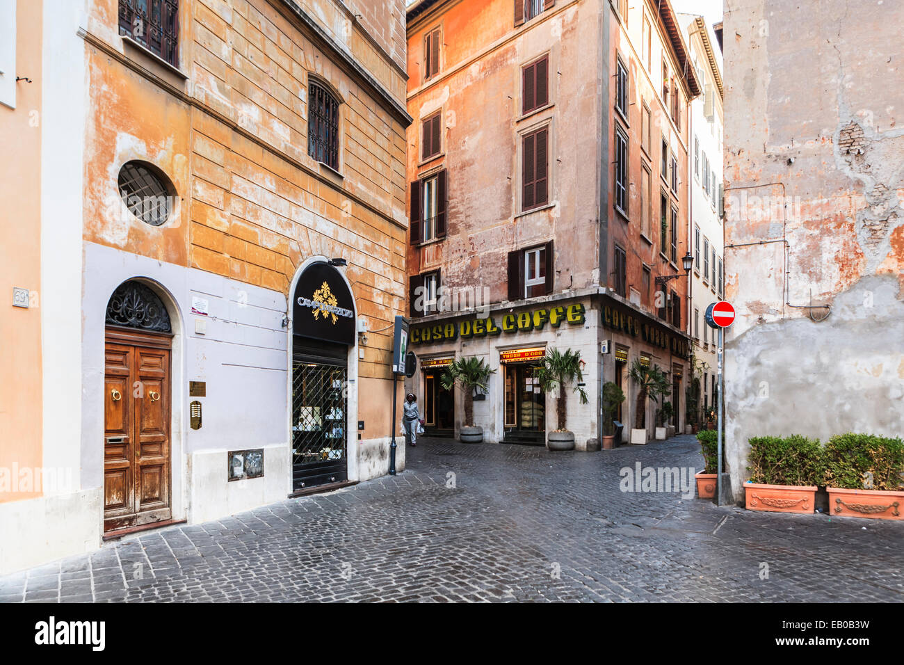 Rome alley corner hi-res stock photography and images - Alamy