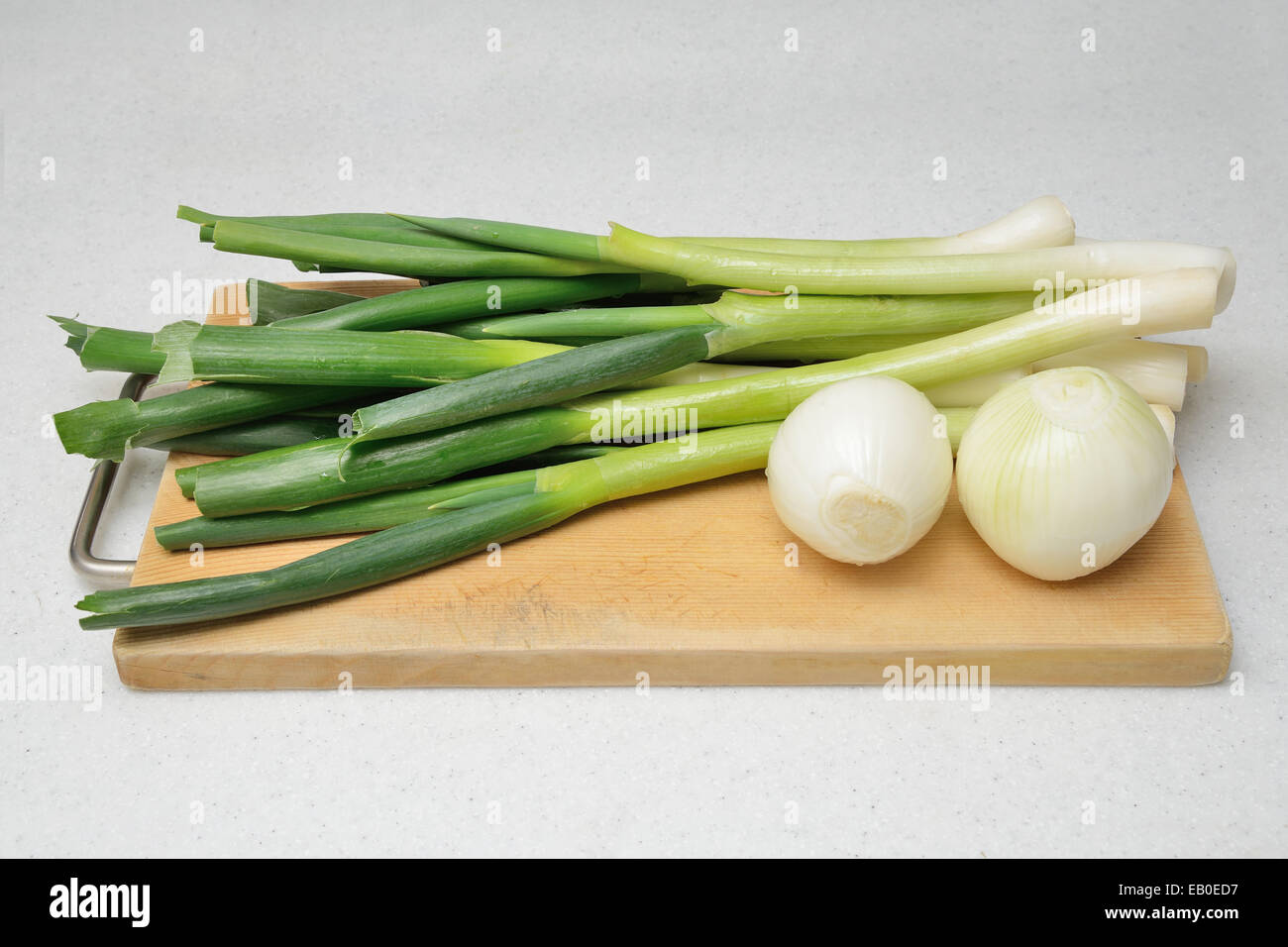 closeup of cleaned onion and green onion Stock Photo - Alamy