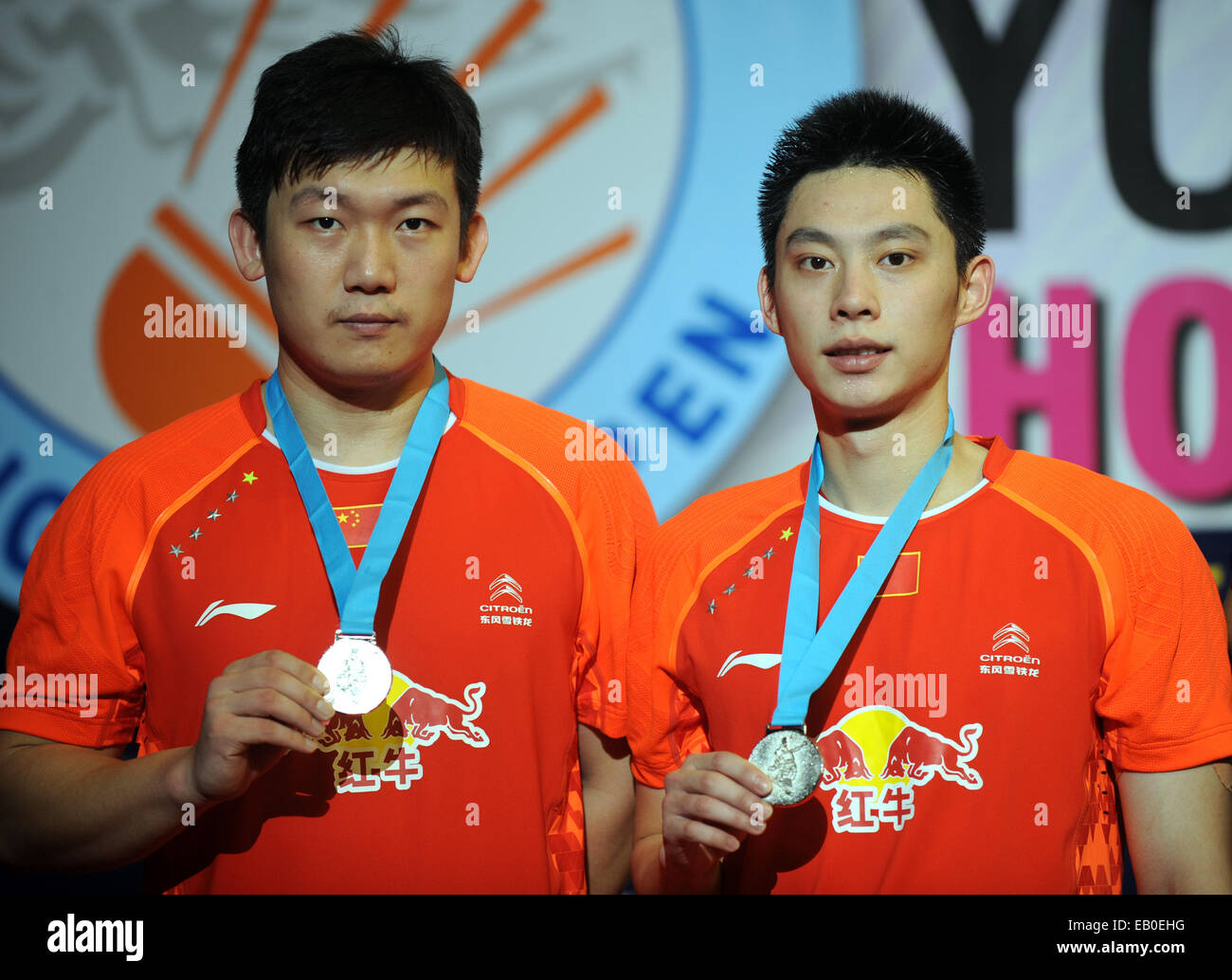 Hong Kong. 23rd Nov, 2014. Liu Xiaolong (R) and Qiu Zihan of China show ...