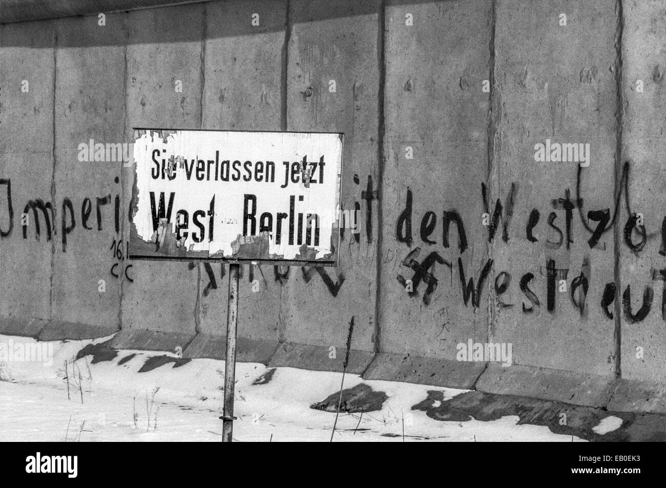 The Berlin Wall in the winter of 1981 Stock Photo - Alamy