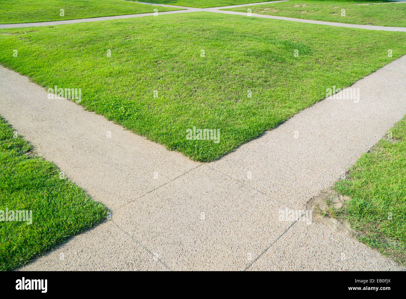 Pathway in the field hi-res stock photography and images - Alamy