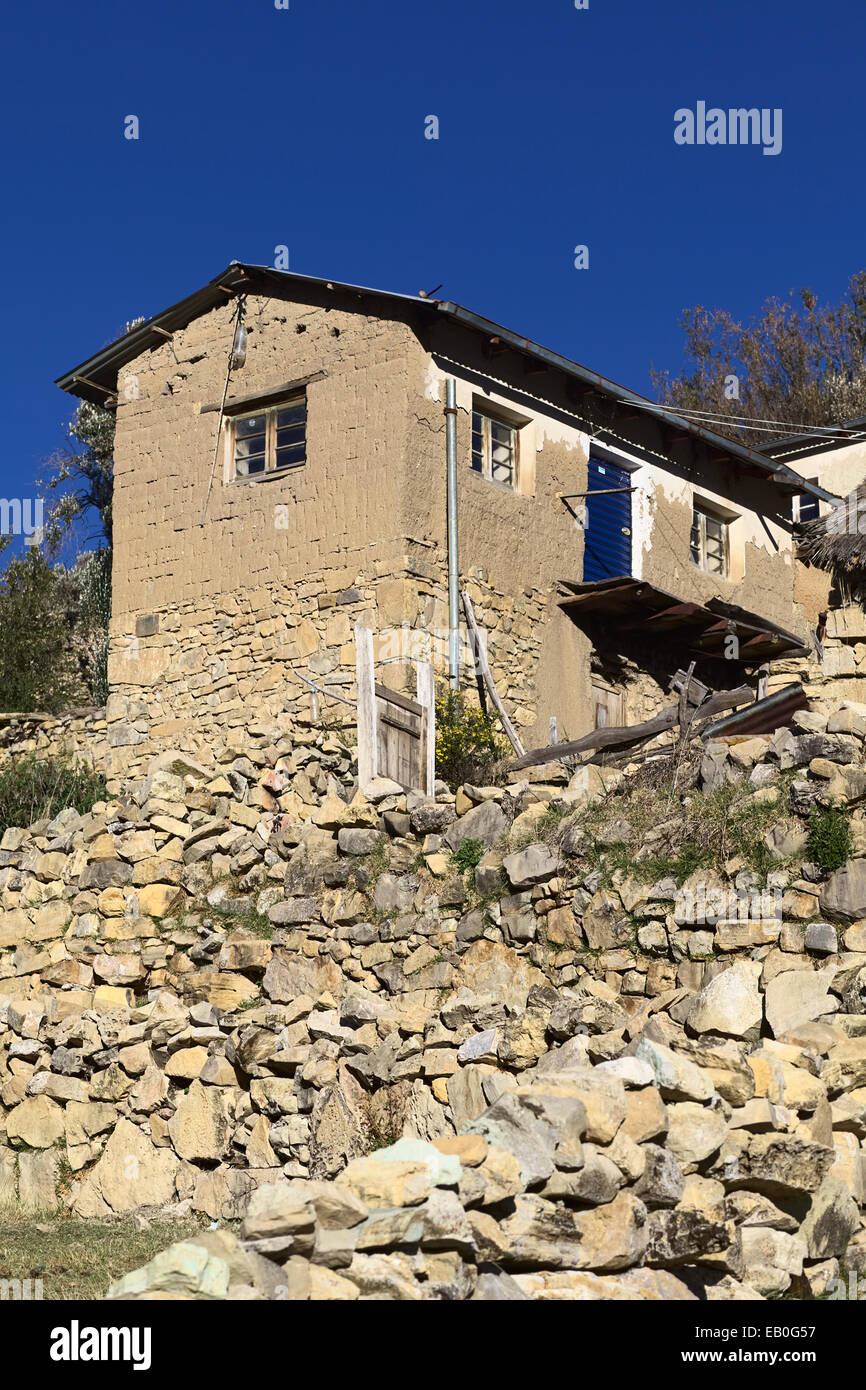 Adobe brick house hi-res stock photography and images - Alamy
