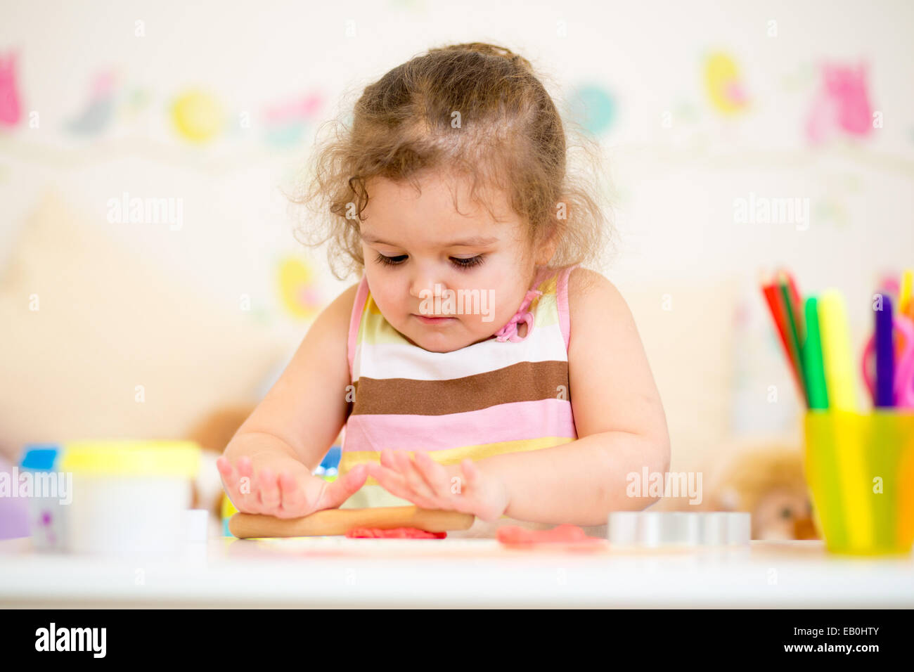 Child hands drawing hi-res stock photography and images - Alamy