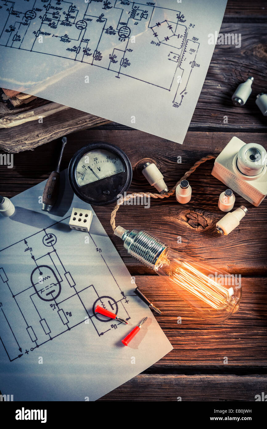 Electrical experience in the classroom Stock Photo - Alamy