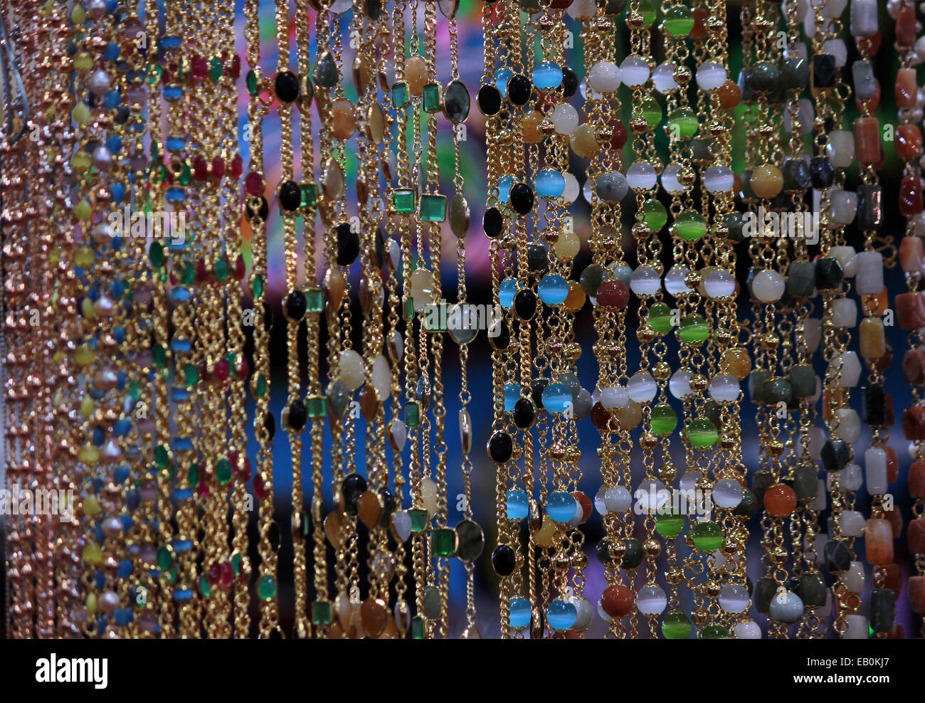 Hanging metal chain hi-res stock photography and images - Alamy