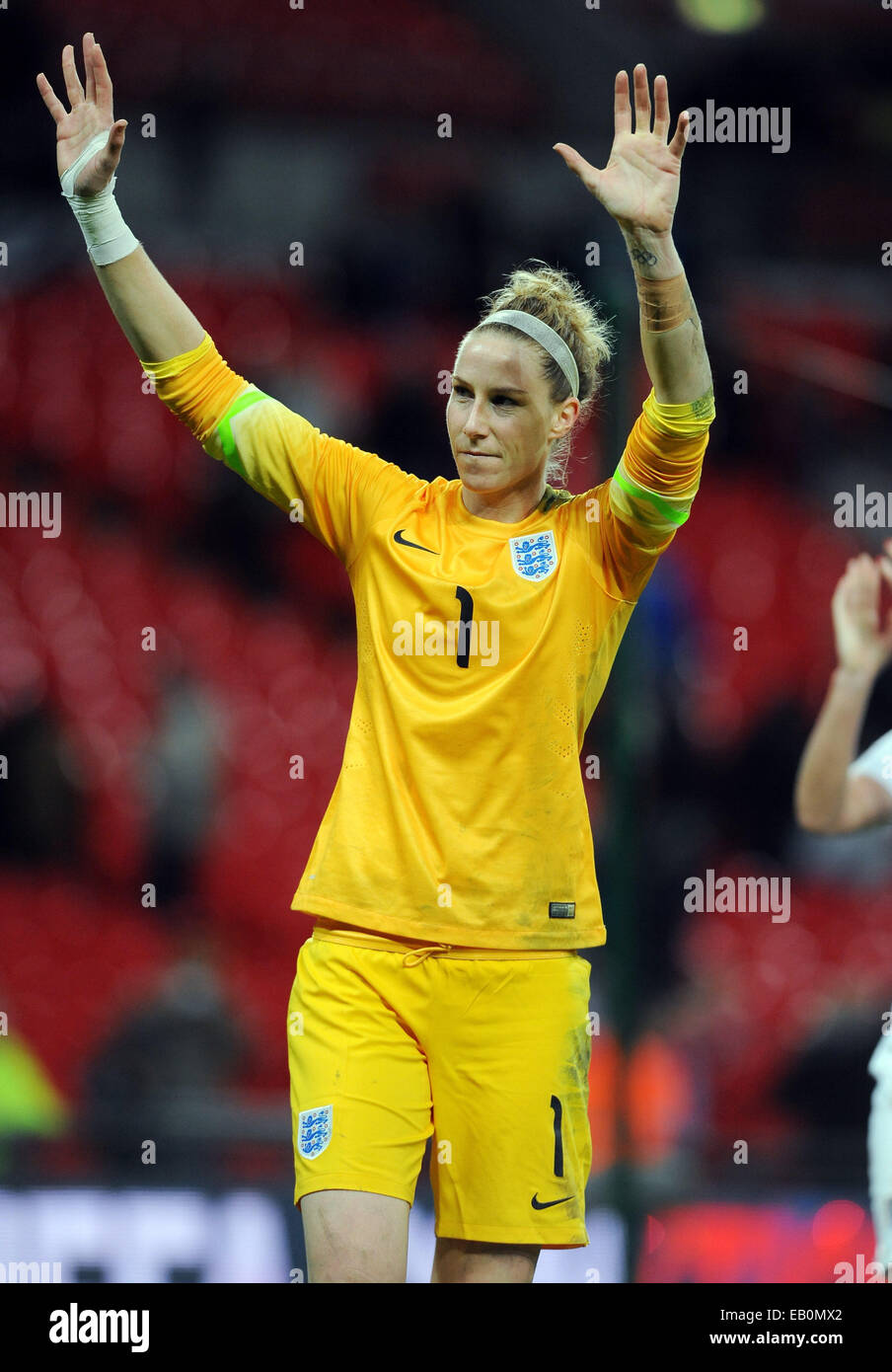 England goalkeeper karen bardsley hi-res stock photography and images ...
