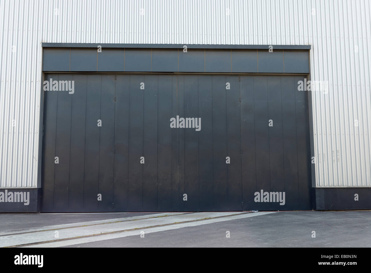 Warehouse door hi-res stock photography and images - Alamy