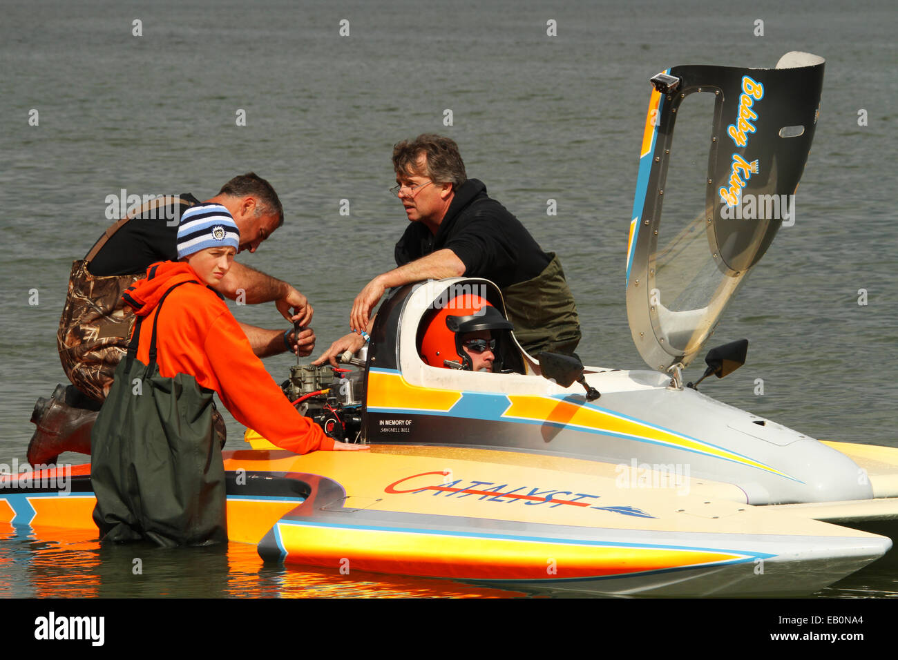 Making engine adjustments on Hydroplane boat S242 Catalyst. 2014 APBA ...