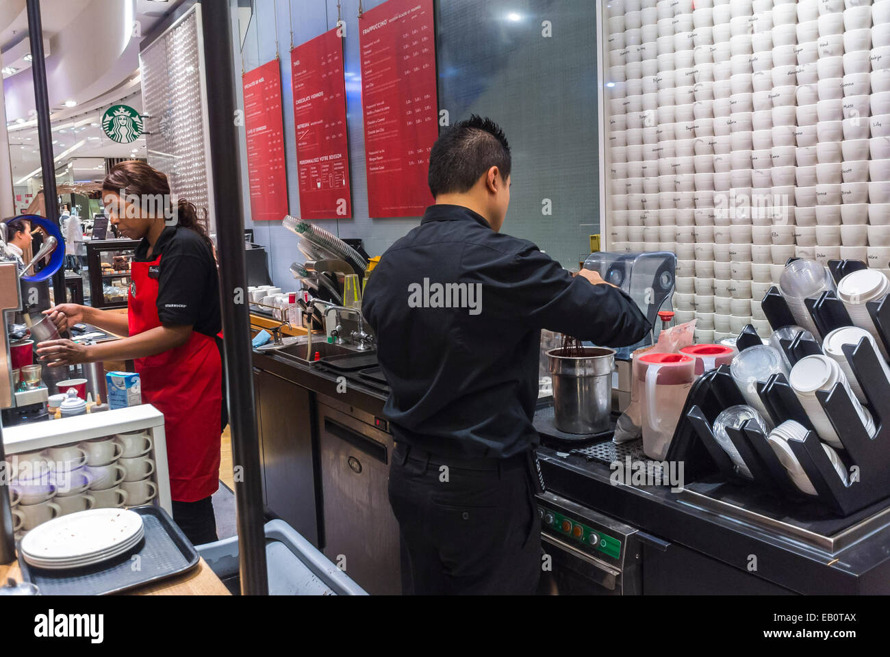 Starbucks people working hi-res stock photography and images - Alamy