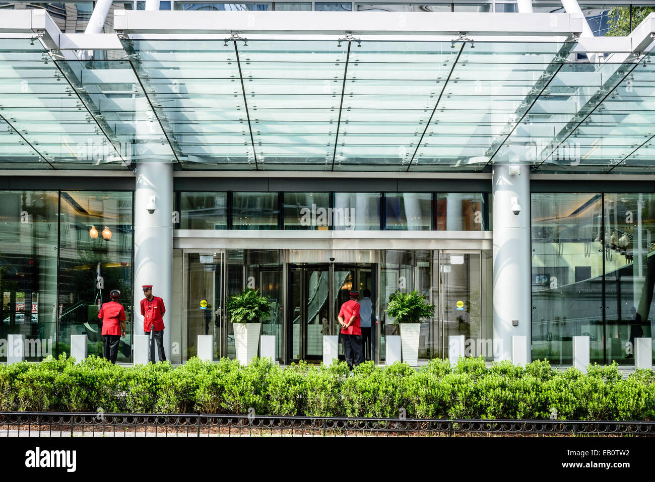 Glass canopy hotel entrance hi-res stock photography and images - Alamy