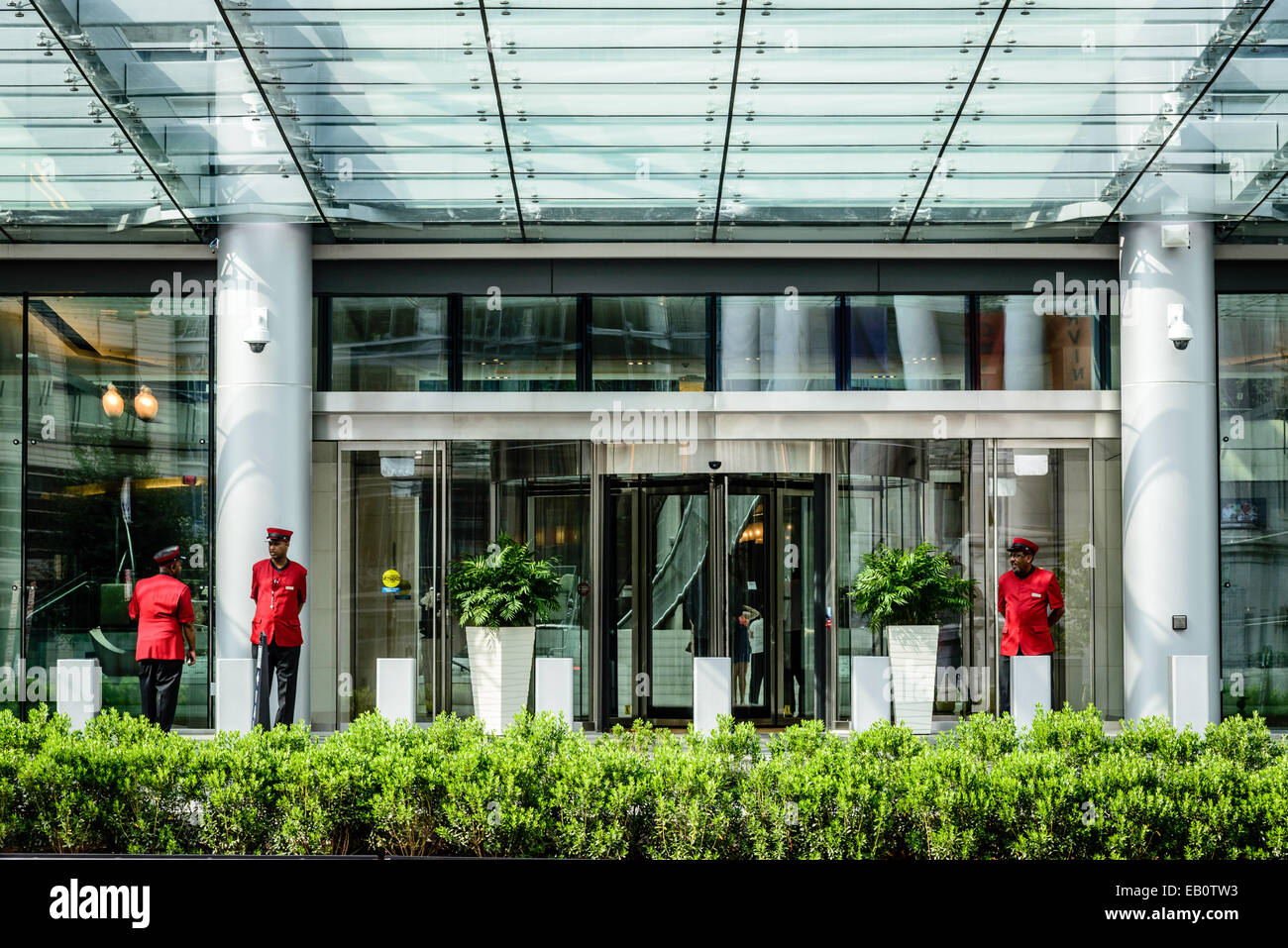 Glass canopy hotel entrance hi-res stock photography and images - Alamy