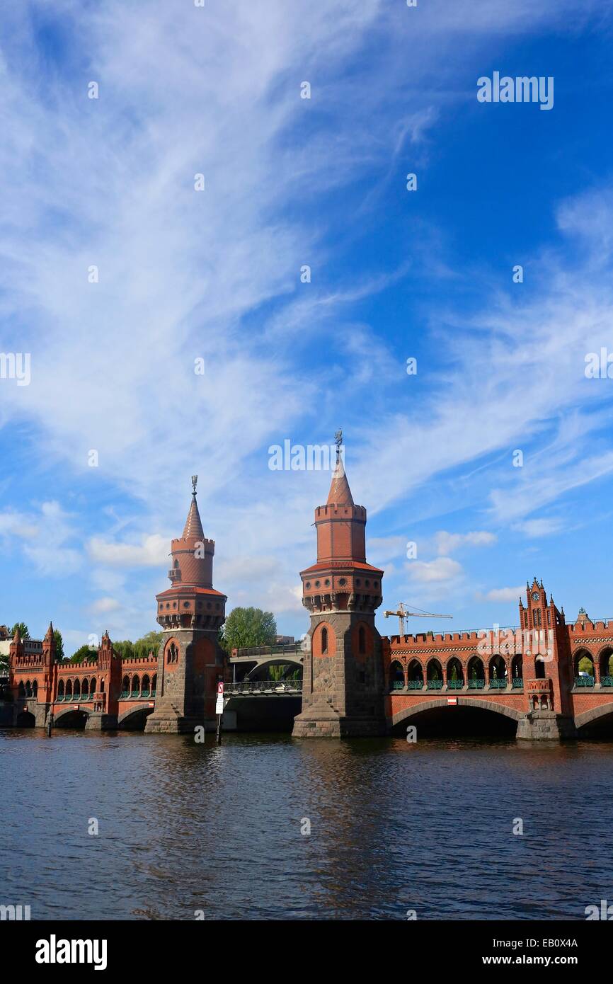 Bahnhof oberbaumbrucke hi-res stock photography and images - Alamy